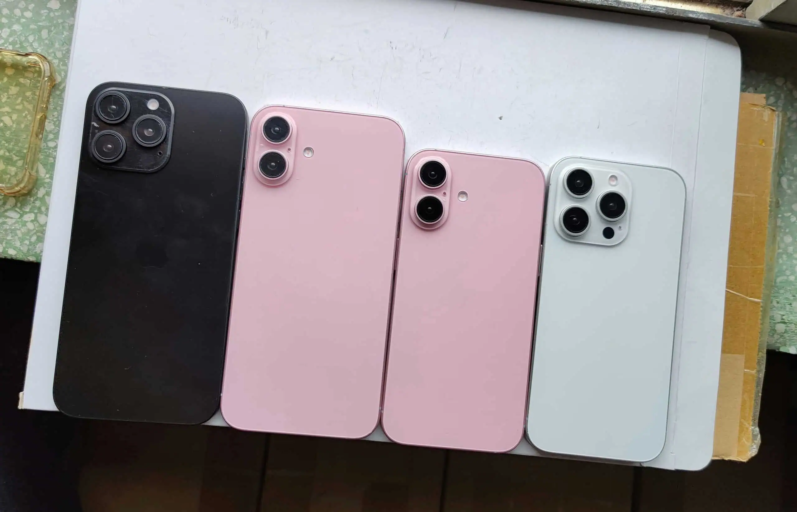 Nézze meg a teljes Apple iPhone 16 család tagjait...
